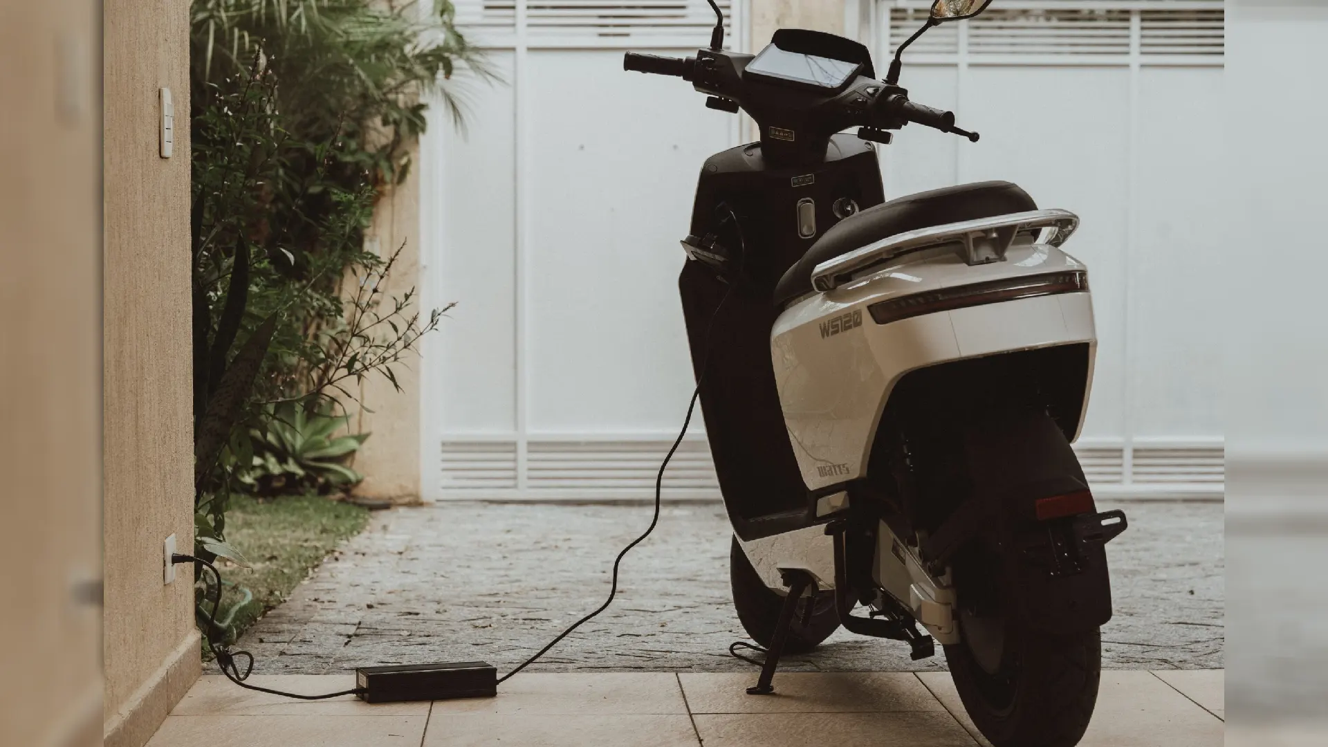 Donos de moto elétrica têm até dezembro para regularizar veículos ...